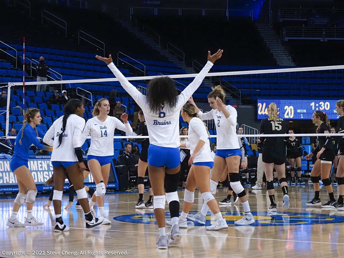 Photos: Women's Volleyball advances to Sweet 16