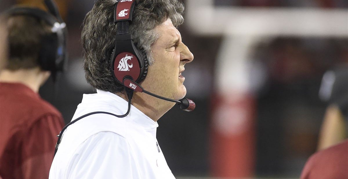 Mike Leach says a 'Borghi GoPro Helmet' would show many kneecaps