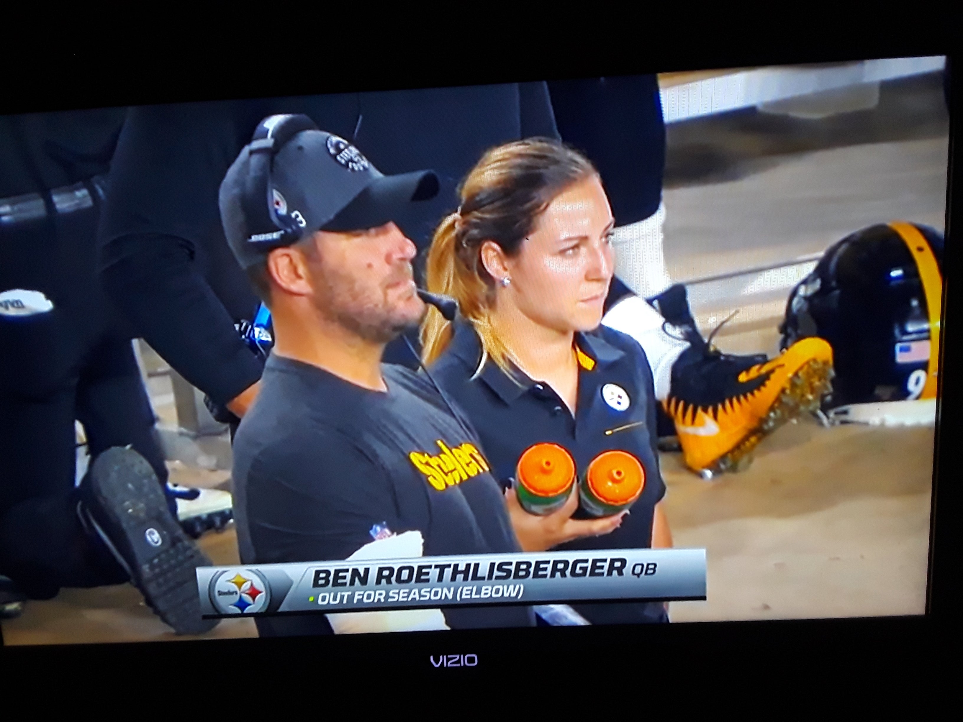 Anyone notice the two water bottle "jugs" after NFL commercial?