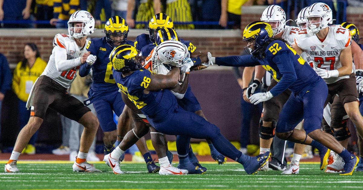 Michigan edge rusher Kechaun Bennett enters the Transfer Portal