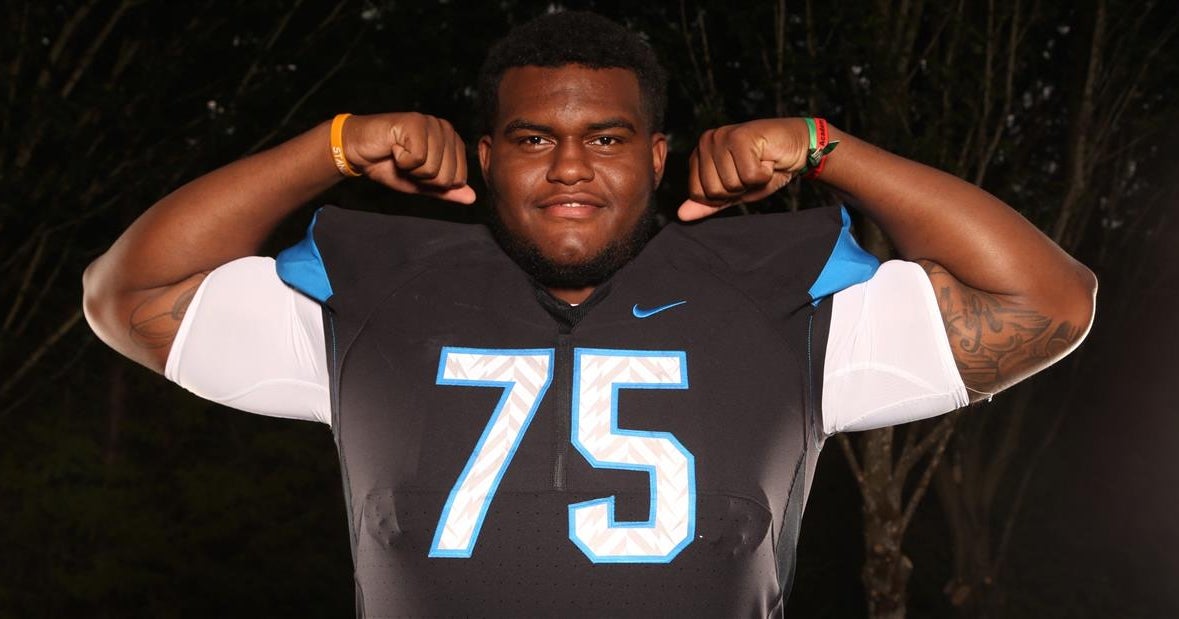 OL Terrance Davis names leader as he sets official visits