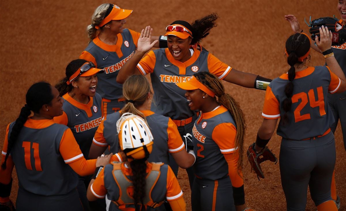Lady Vols stay in winner's bracket with 9-1 win over Indiana
