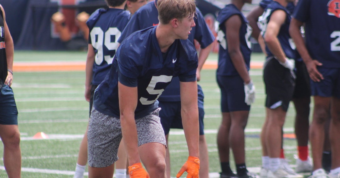 Mahomet-Seymour 2025 TE Trey Peters camps with Illini: 'I've grown up here'