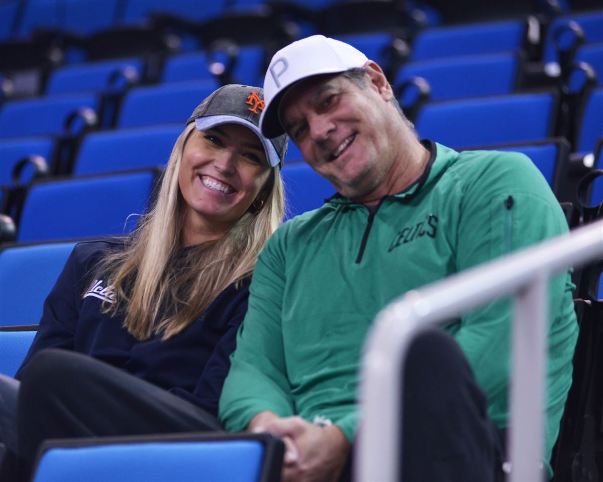 Photo Gallery: Women's Volleyball pulls out a 5-set win over winless Cal