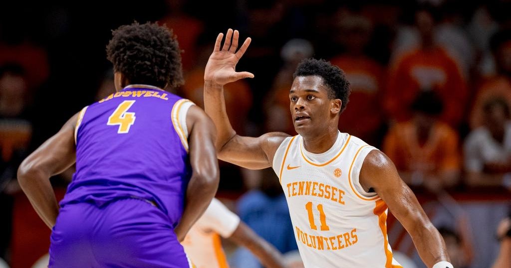 Freshman forward Tobe Awaka discusses development with Vols