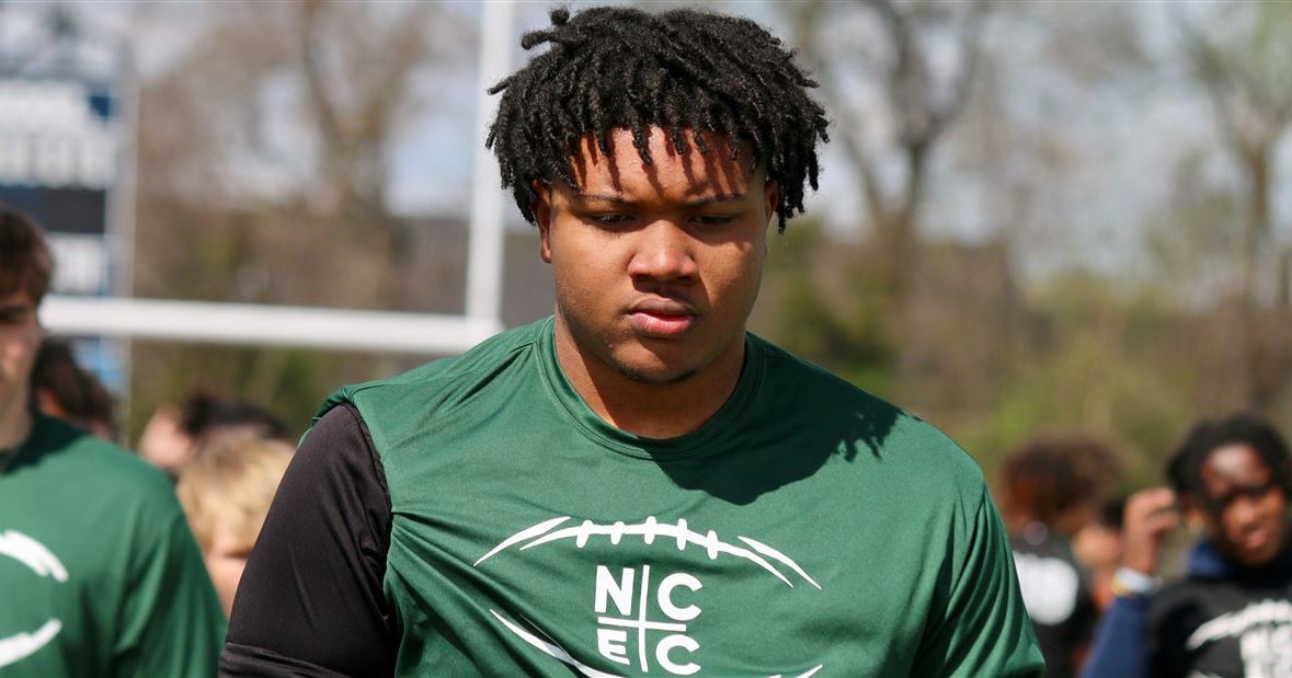 Georgia included in top five for massive OL Jacob Hood