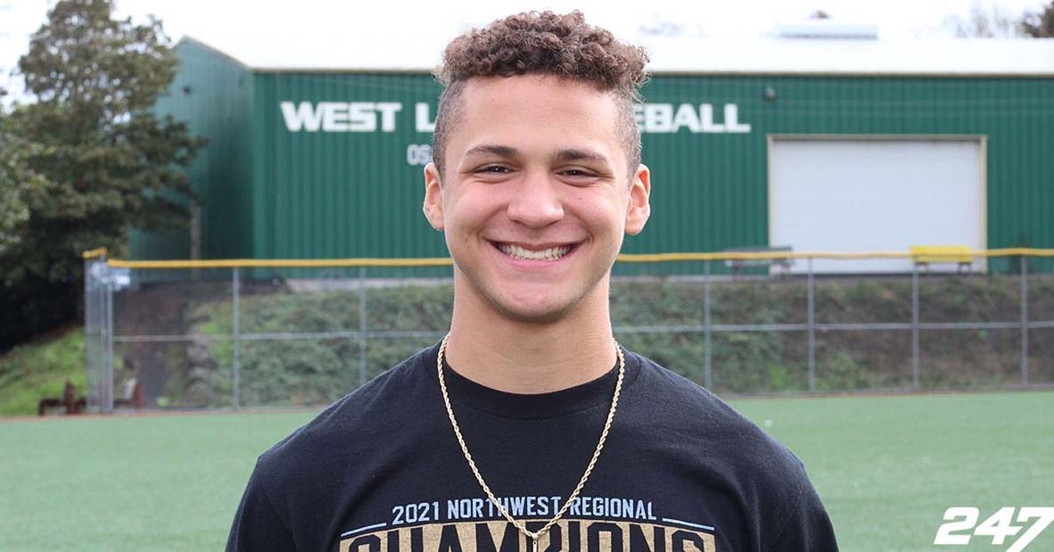 2027 DB Josiah Molden returns to Husky Stadium