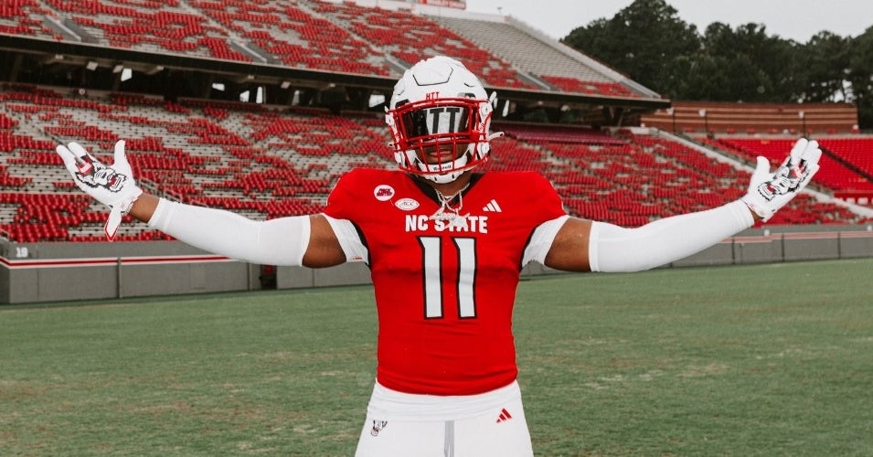 Talented in-state DE Damaad Lewis signs with NC State in the 2026 class