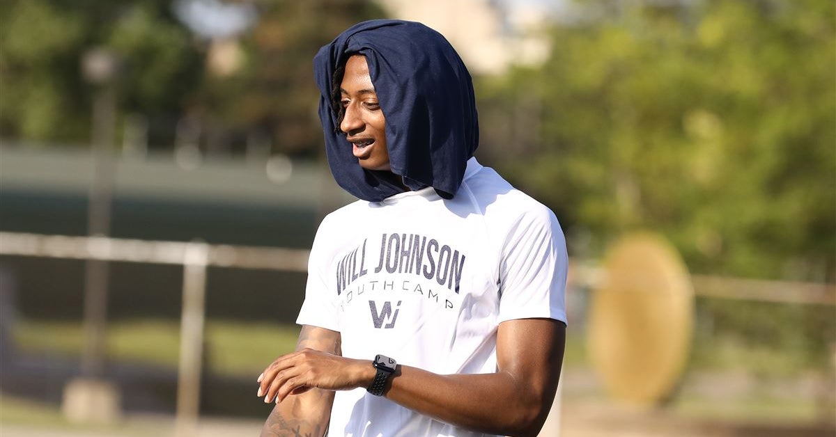 Amorion Walker taking “no days off” in quest to win starting job