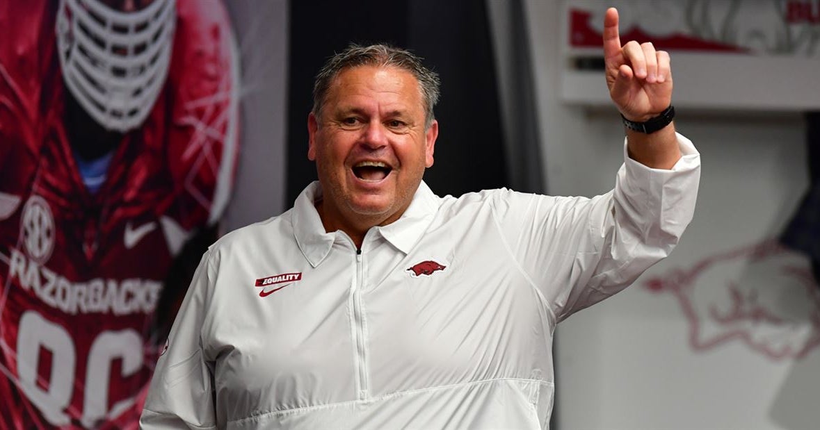 Arkansas officially announces football coaching staff changes