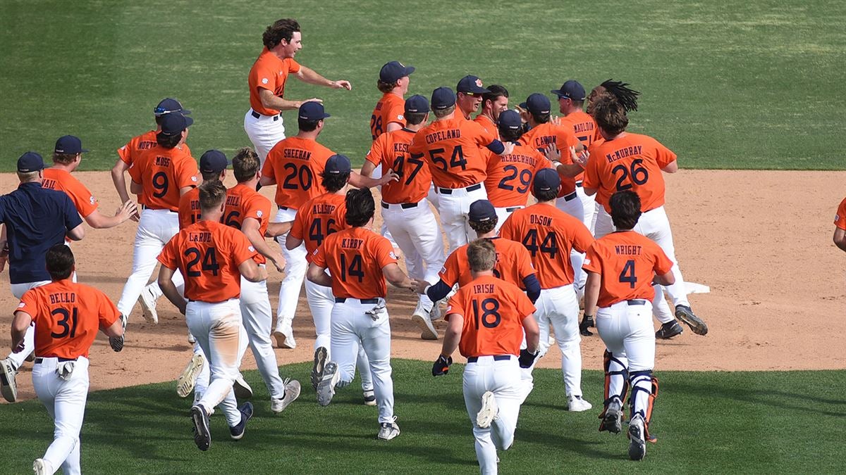 Foster's walk-off caps comeback win over Bulldogs to take the series