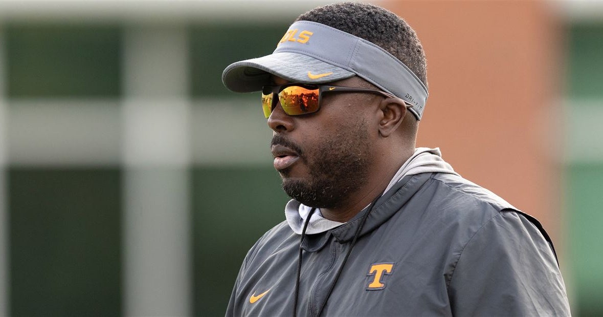 Tim Banks discusses Vols' defense going into South Alabama game