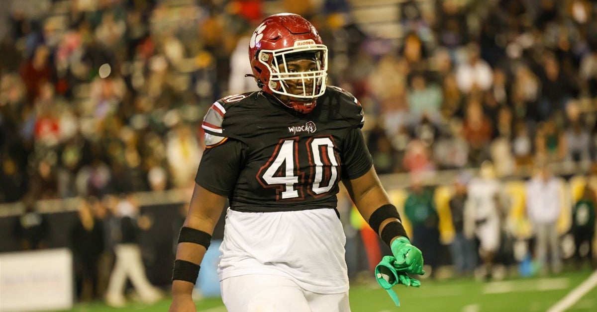 2027 defensive lineman Mitchell Turner prepares to be a team leader