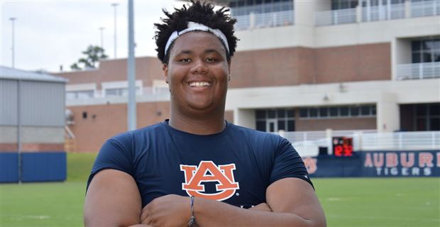 Washington State OL Commit Nick Lewis Sets AAC Official Visit