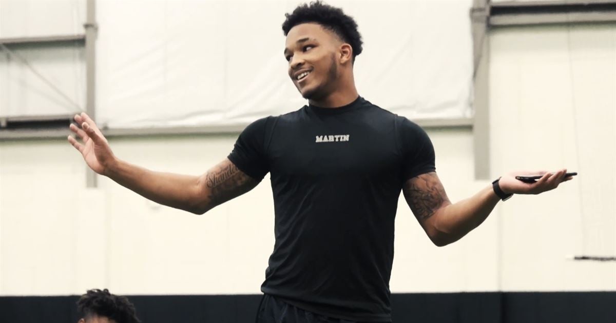 WATCH: Trevell Johnson commits to Texas with team meeting, creative video