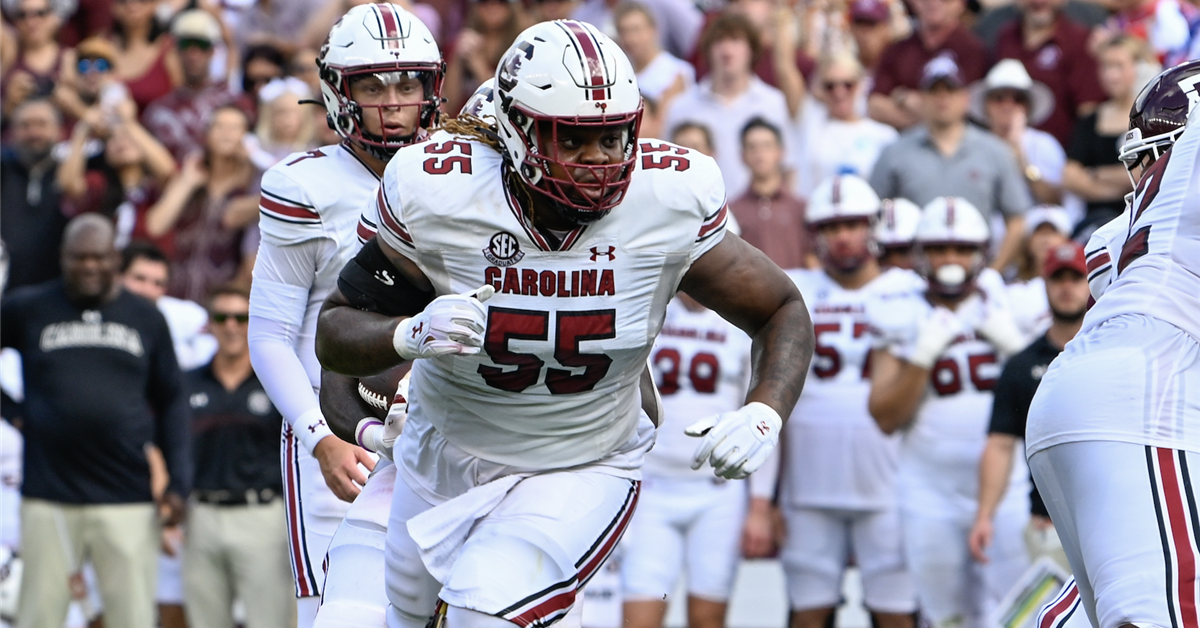 South Carolina OL Jakai Moore enters NCAA Transfer Portal
