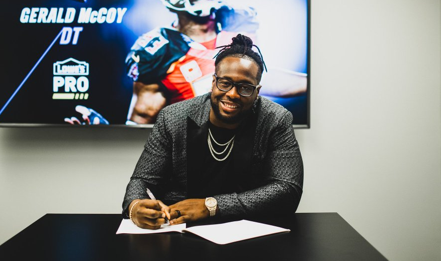Gerald McCoy officially signs with Carolina Panthers
