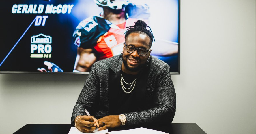 Gerald McCoy officially signs with Carolina Panthers