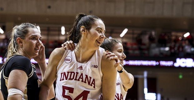 HISTORY: Mackenzie Holmes becomes Indiana's all-time leading scorer as ...