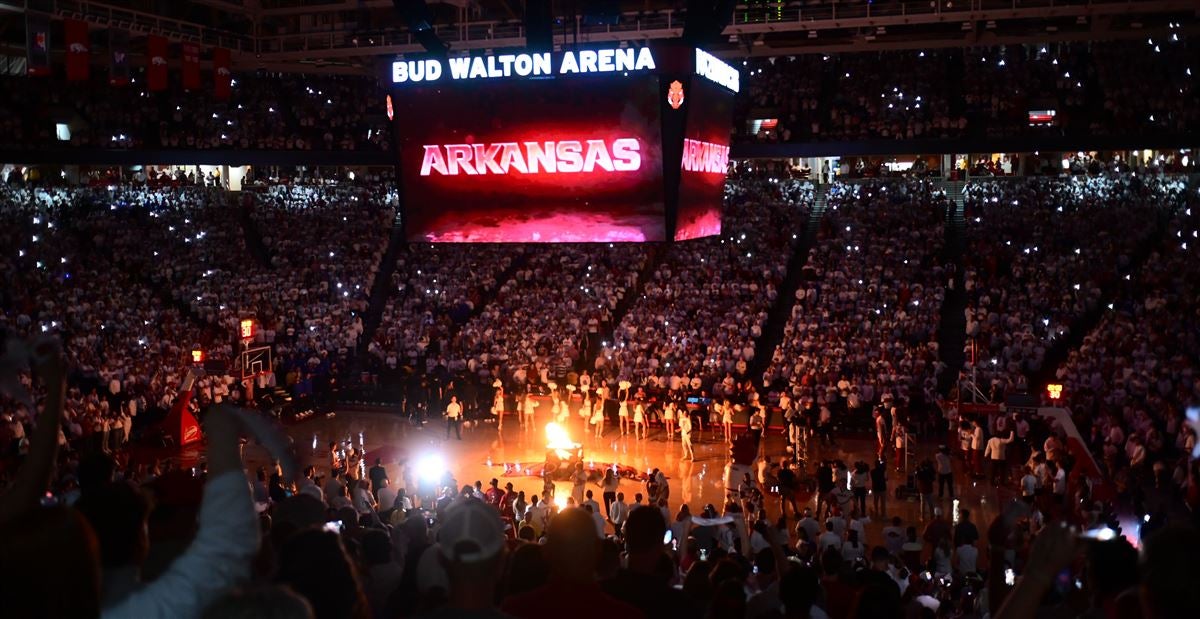 Hawg Hoops Live: Muss Bus a wild ride through first month