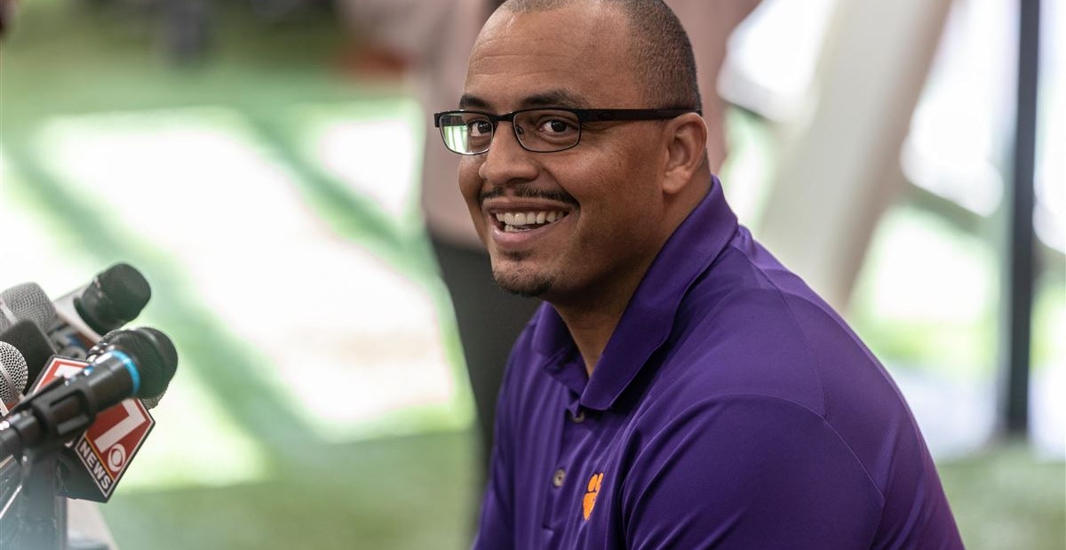 10/15 takeaways: Tony Elliott