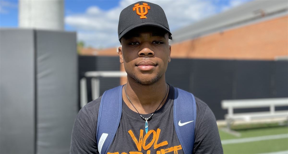 Five-star edge rusher, top Vols target reveals three finalists