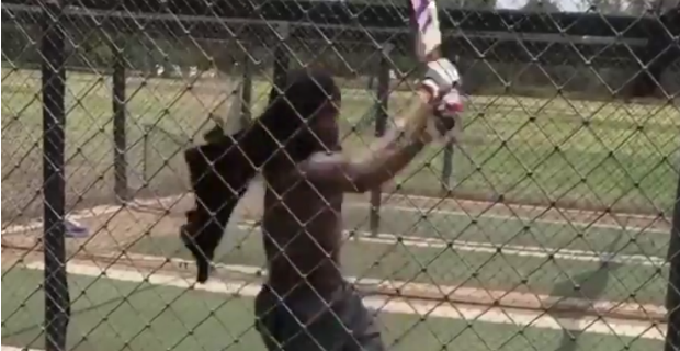 Giants WR Odell Beckham Jr. shows off his cricket skills