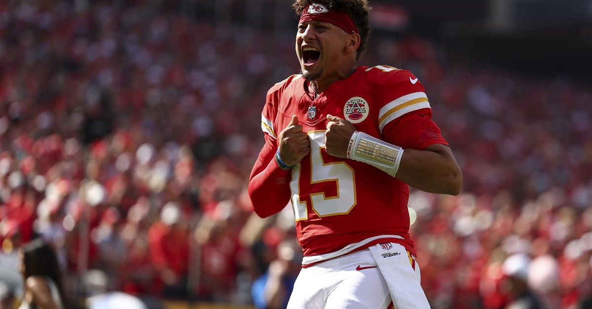 Patrick Mahomes' trainer says 'dad bod' is intentional for his historic ...