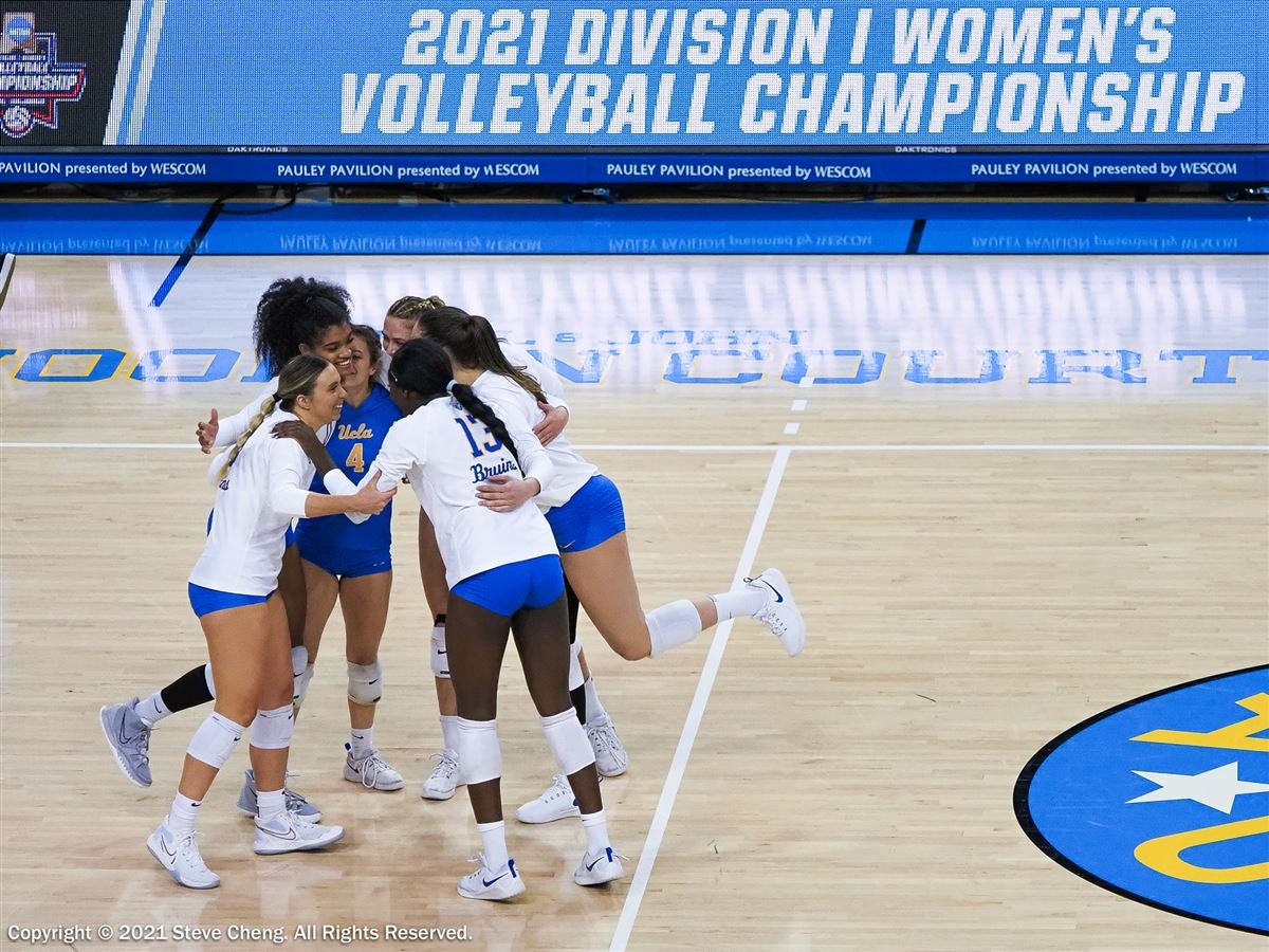 Photos: Women's Volleyball advances to Sweet 16