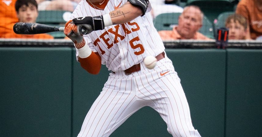 Powered by Ethan Mendoza's two RBI, No. 1 Texas baseball defeats Texas ...