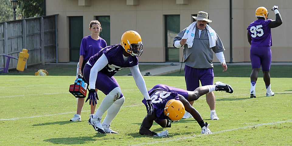 VIDEO: LSU LB and DL drills