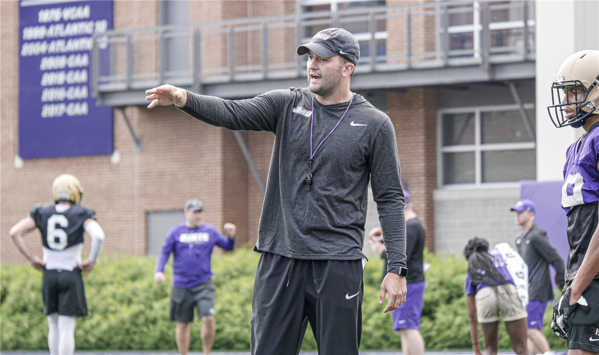 Indiana football coach profile: New offensive coordinator Mike Shanahan ...