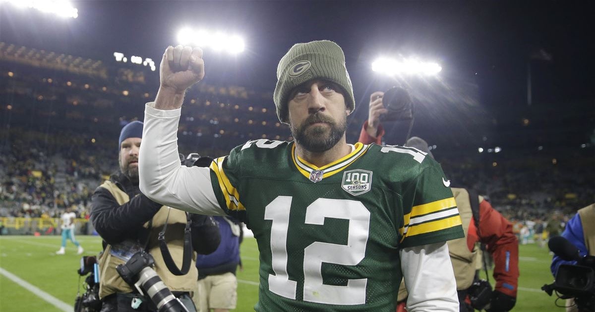 Aaron Rodgers fires back at QBs for beer-chugging skills