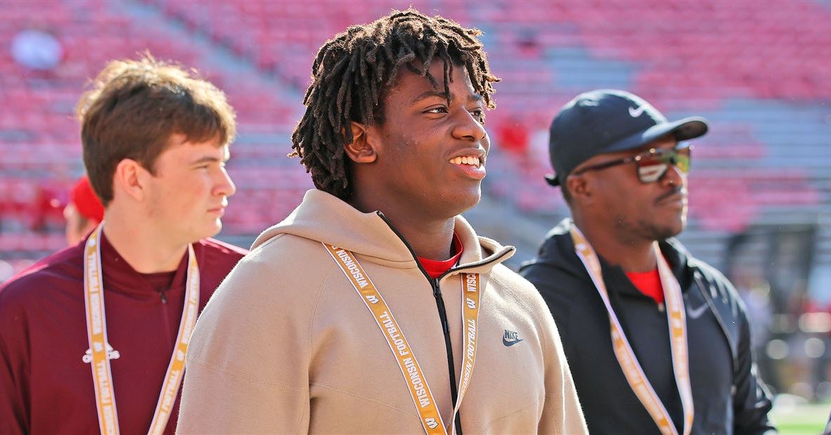 Priority DL target King Liggins discusses home visit from Coach EJ Whitlow Priority DL target King Liggins discusses home visit from Coach EJ Whitlow