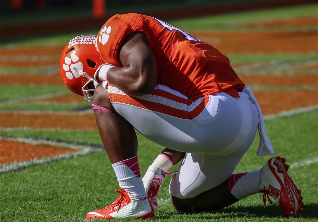 Video: Awesome One-Handed INT by Clemson LB Stephone Anthony