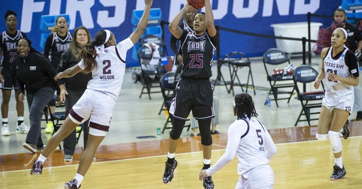 Timely text message opens door to Tennessee for Alexus Dye