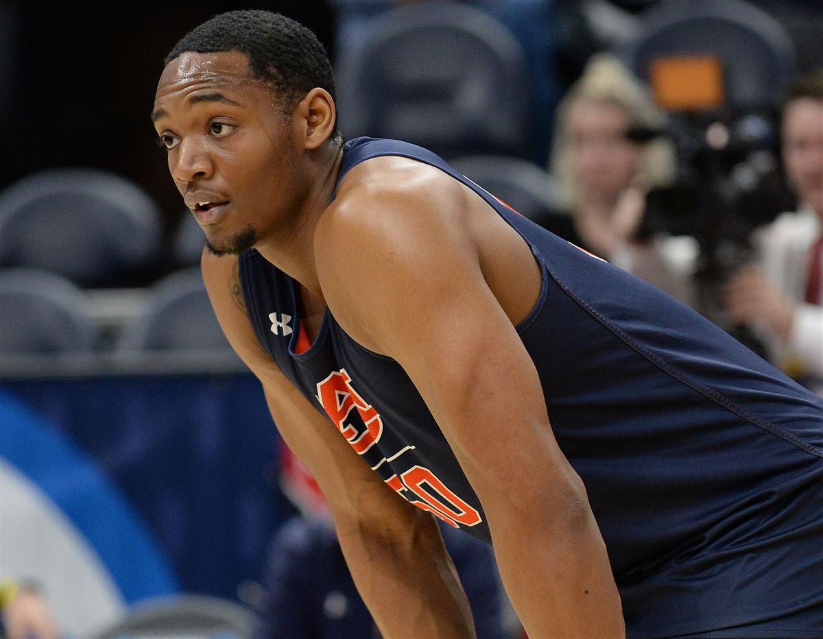 Austin Wiley makes it official: Center returning to Auburn
