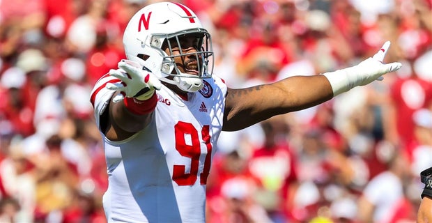 Defensive tackle Jordon Riley enters transfer portal