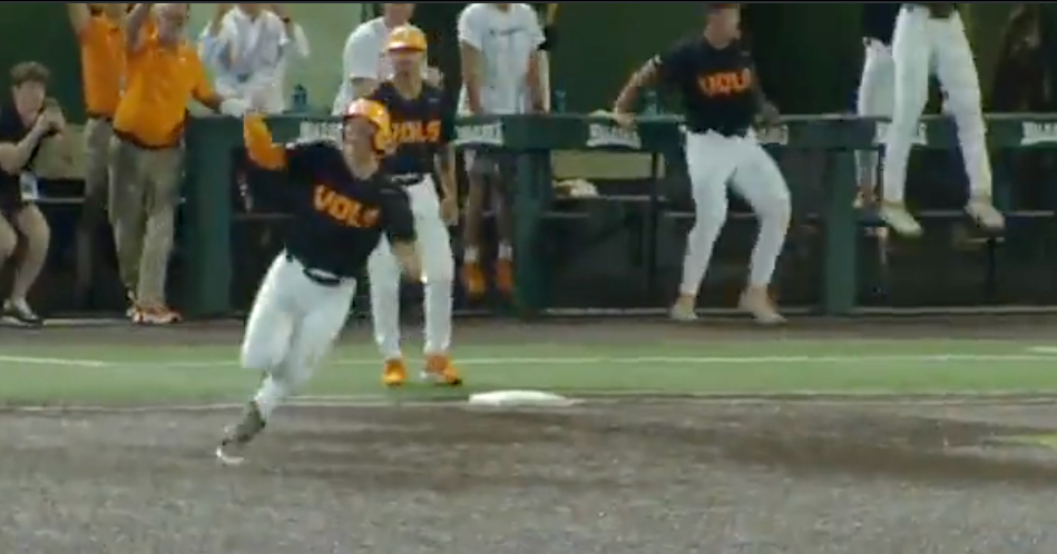 NCAA Baseball Tournament 2022: Tennessee OF Jordan Beck sends hand ...