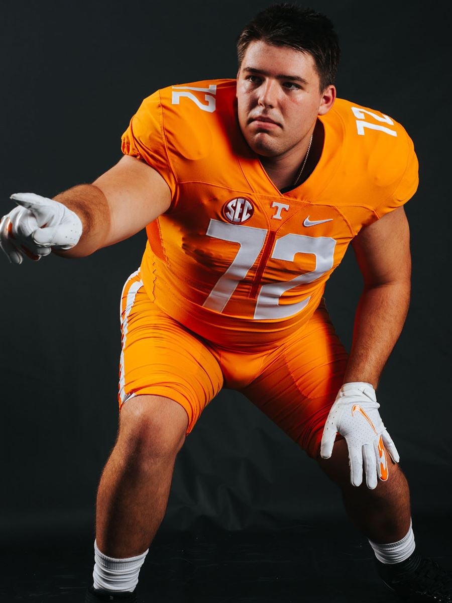 Top247 OL Nichols commits to Vols, says Tennessee 'felt like home'