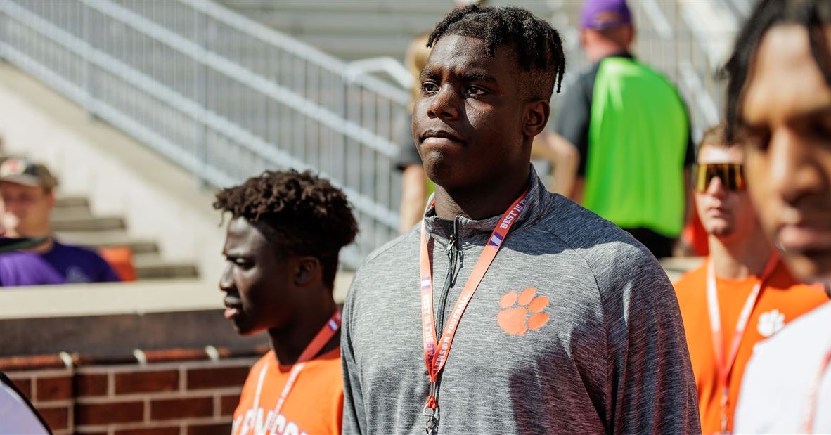 Five-star OT David Sanders Jr. and his family gush about latest ...