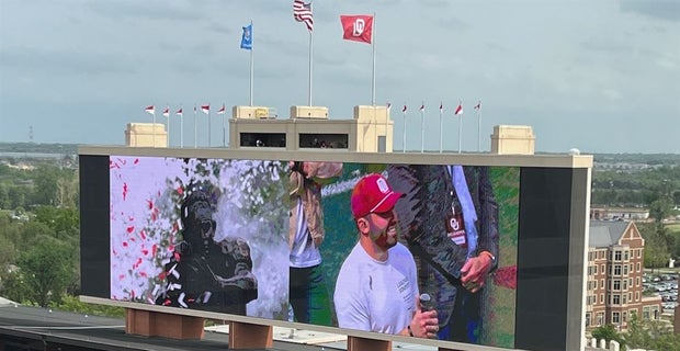 Sooners unveil Baker Mayfield's Heisman Trophy statue