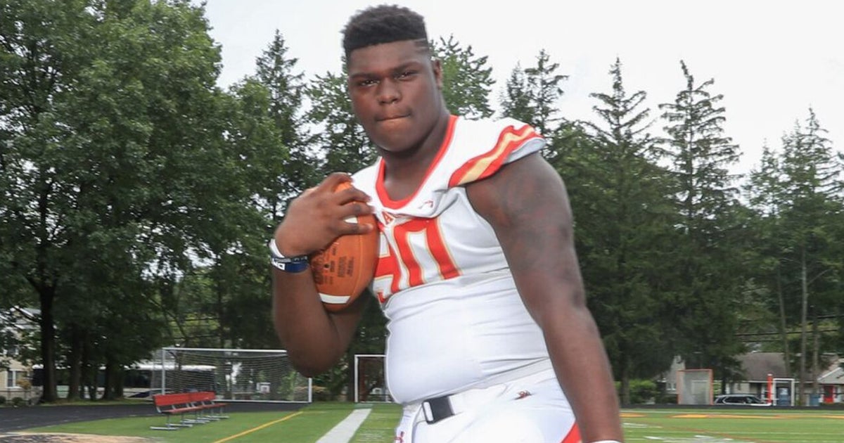 The wait is over. Highly-touted D-lineman Tywone Malone arrives on Ole ...