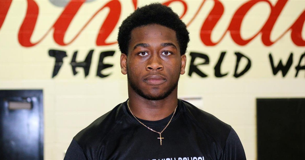 Four-star DE Okonya commits to Vols