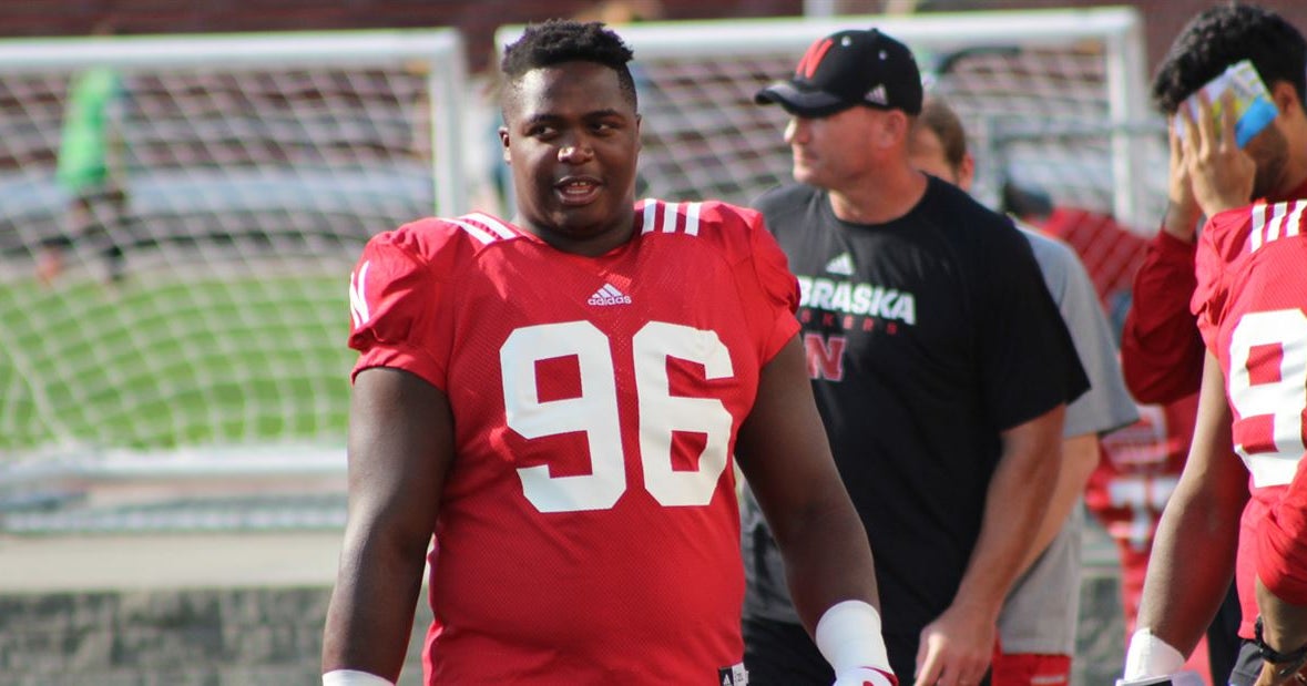 Carlos Davis gains All-America honors in discus