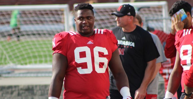 Carlos Davis gains All-America honors in discus