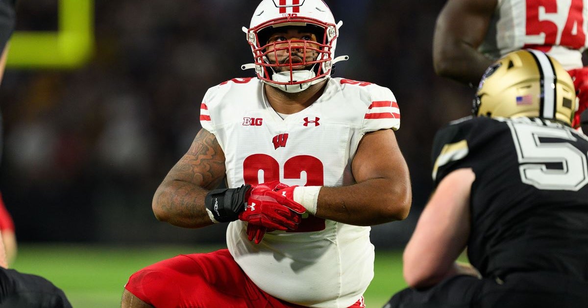 Wisconsin transfer DL Curt Neal signs with Illini
