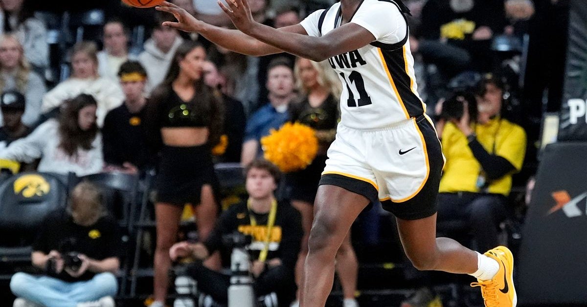 Iowa Women's Basketball: Hawkeyes roll in decisive victory over Evansville