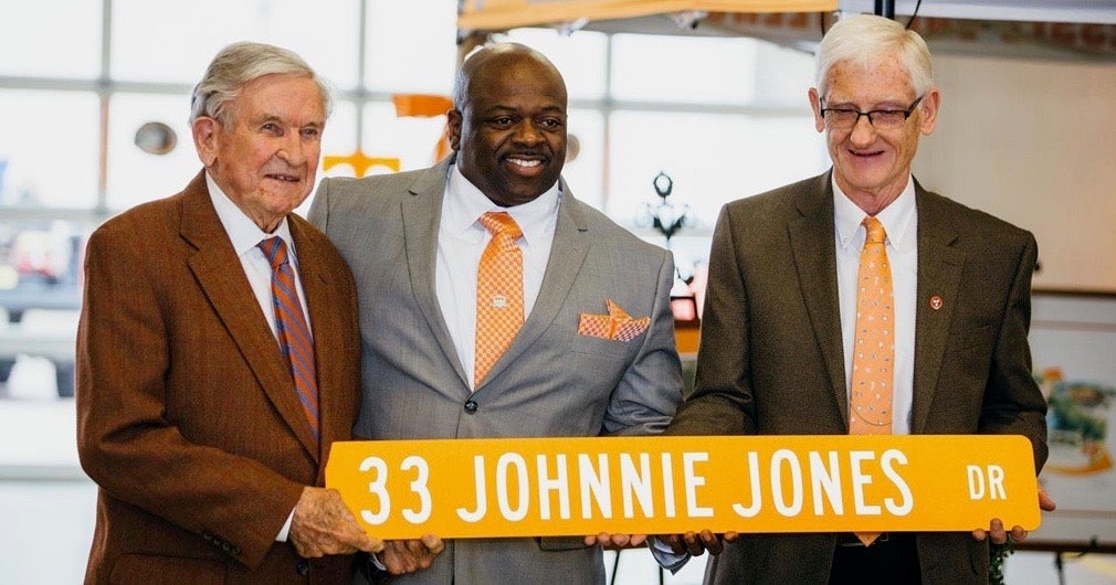 Street dedicated to former Tennessee star Johnnie Jones