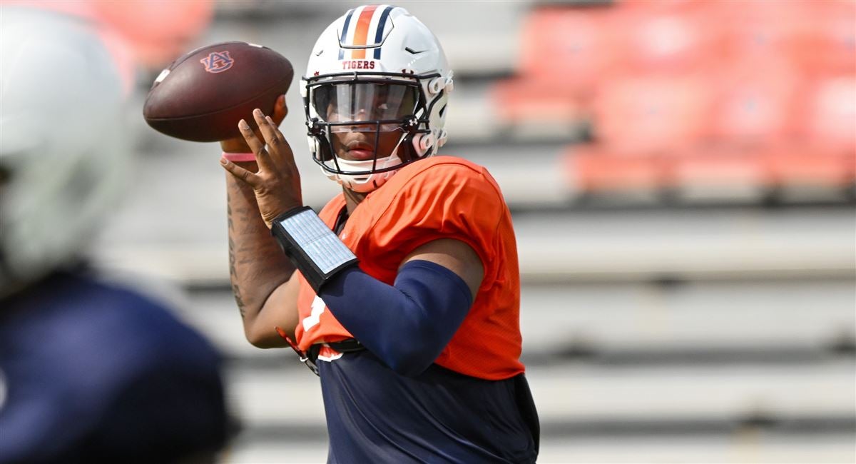 With another strong scrimmage, Finley adds to lead in Auburn QB race